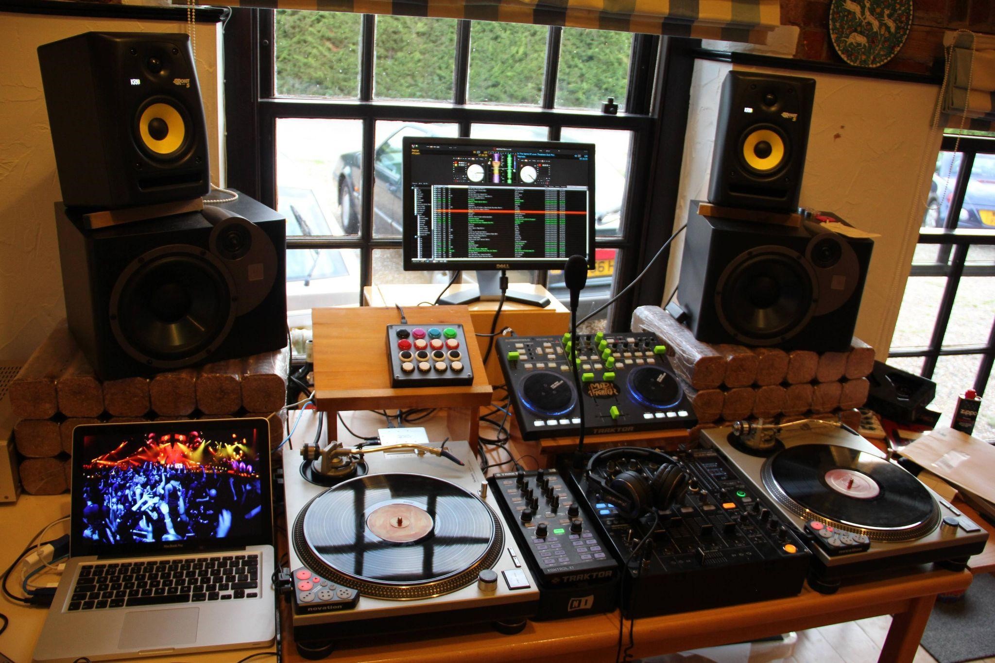 Recording studio equipment - PRCmusic
